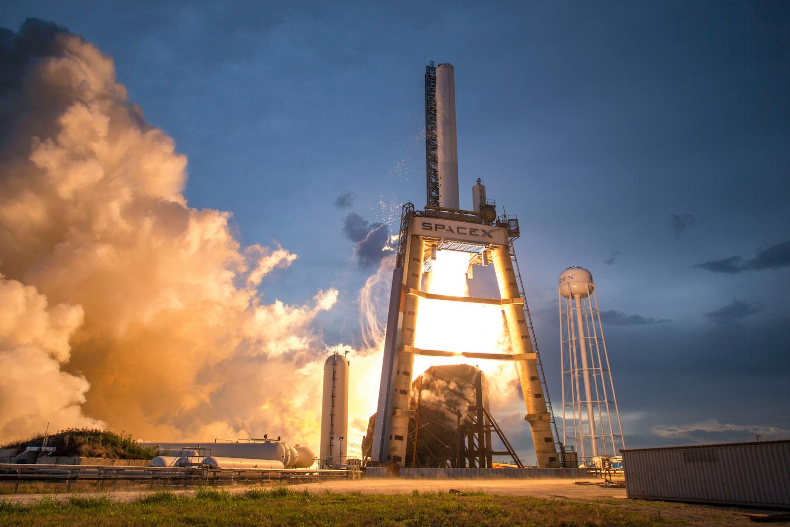 SpaceX Pushes Mars Plans Back 5–7 Years to Focus on the Moon — Étude